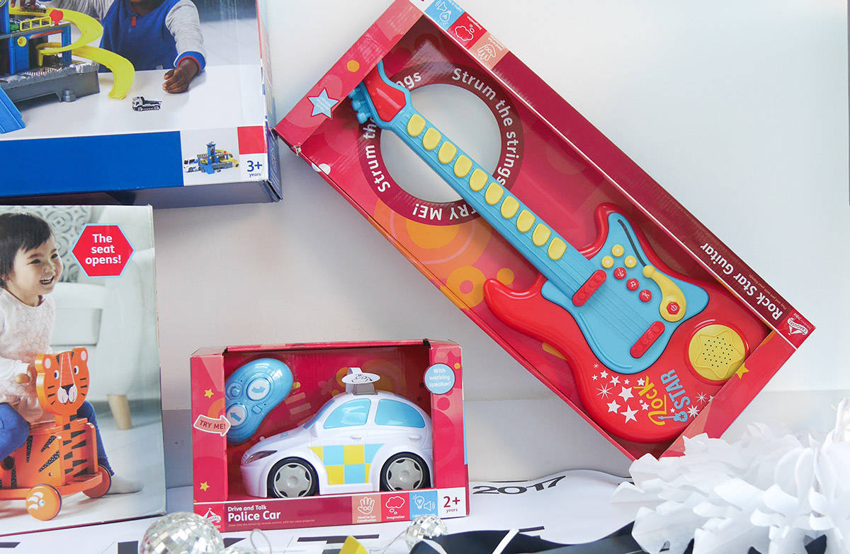 Casper's Christmas Cover with Carousel Toys from Tesco #Ad